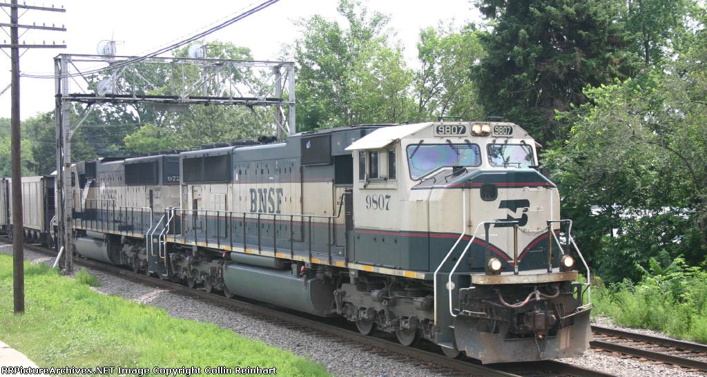 BNSF 9807 & BNSF 9725